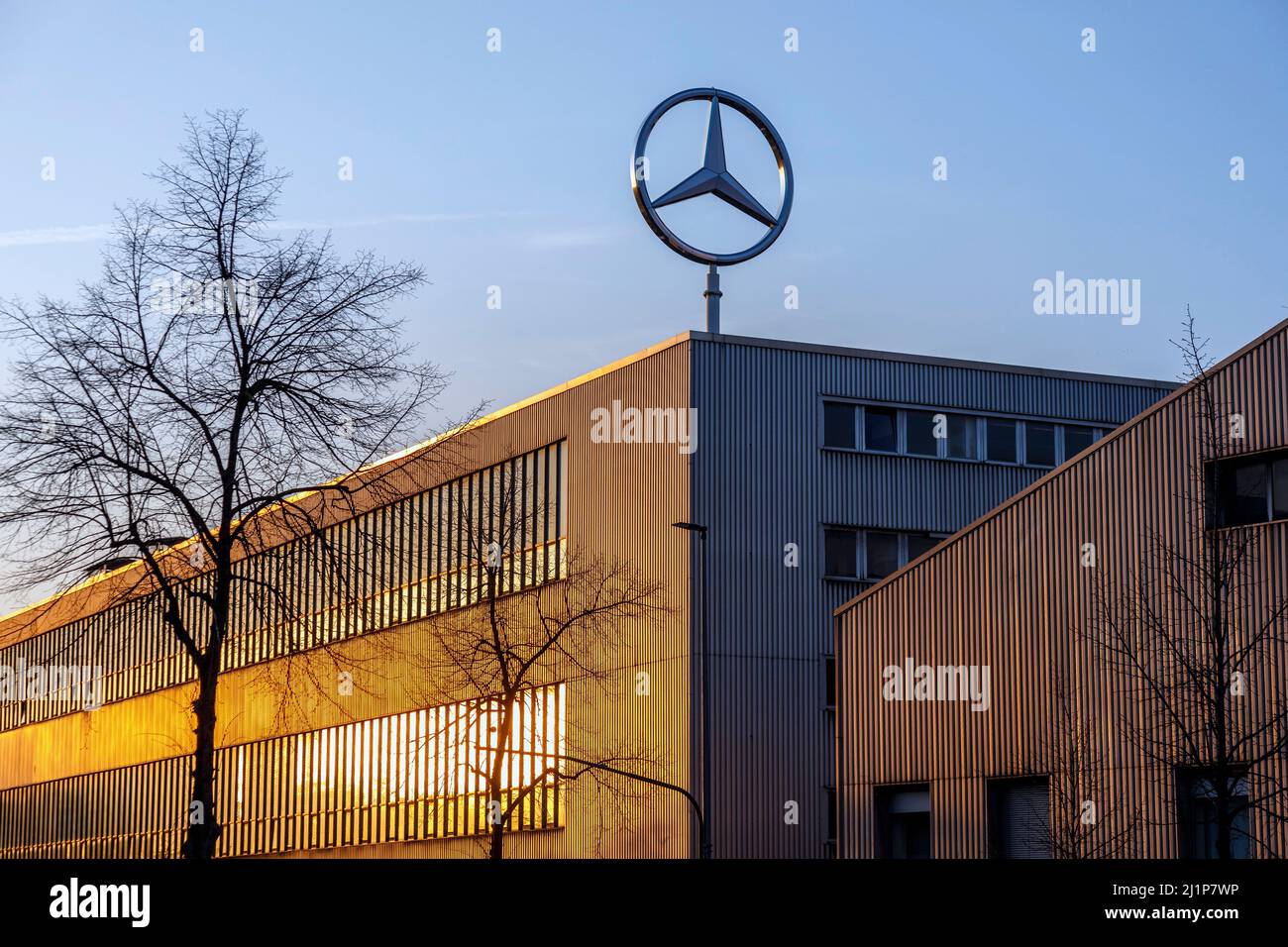 Werkstatt mercedes benz -Fotos und -Bildmaterial in hoher Auflösung – Alamy