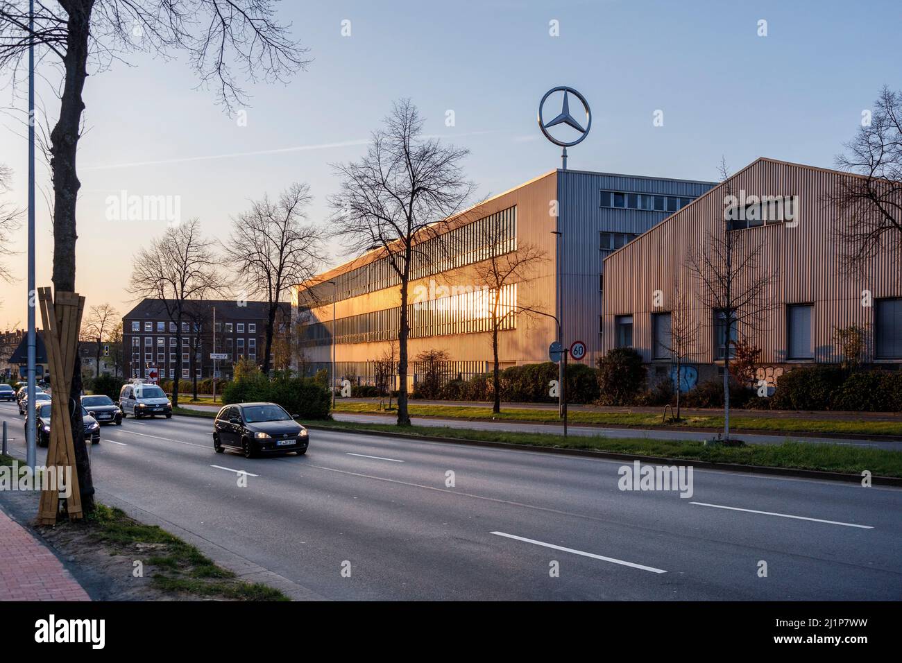 Mercedes benz werk in düsseldorf -Fotos und -Bildmaterial in hoher ...