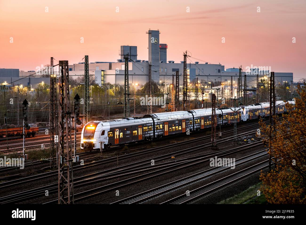 Mercedes benz werk in düsseldorf -Fotos und -Bildmaterial in hoher ...