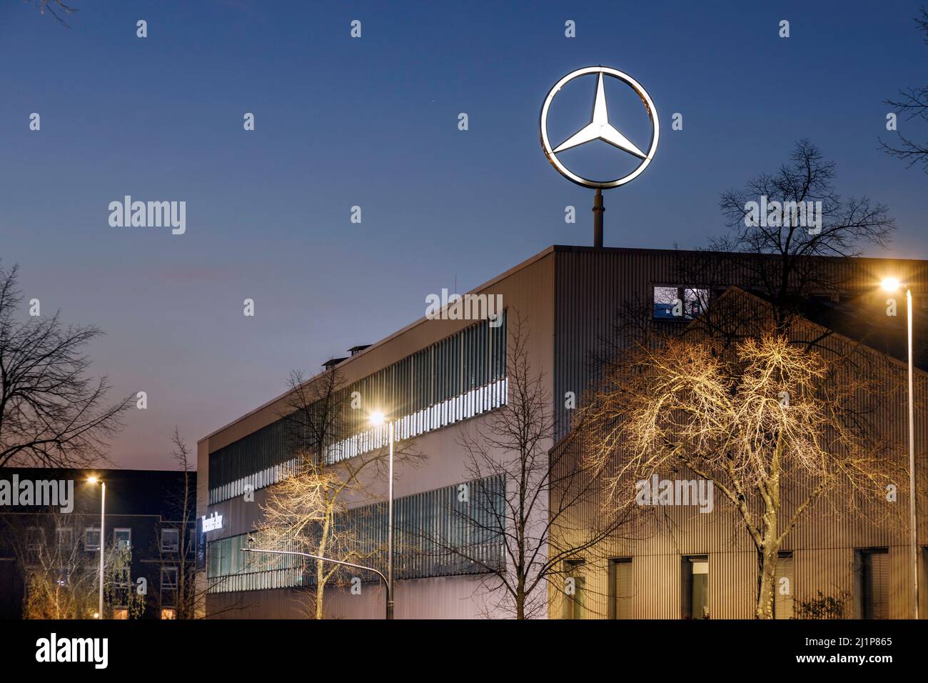 Mercedes benz werk in düsseldorf -Fotos und -Bildmaterial in hoher ...