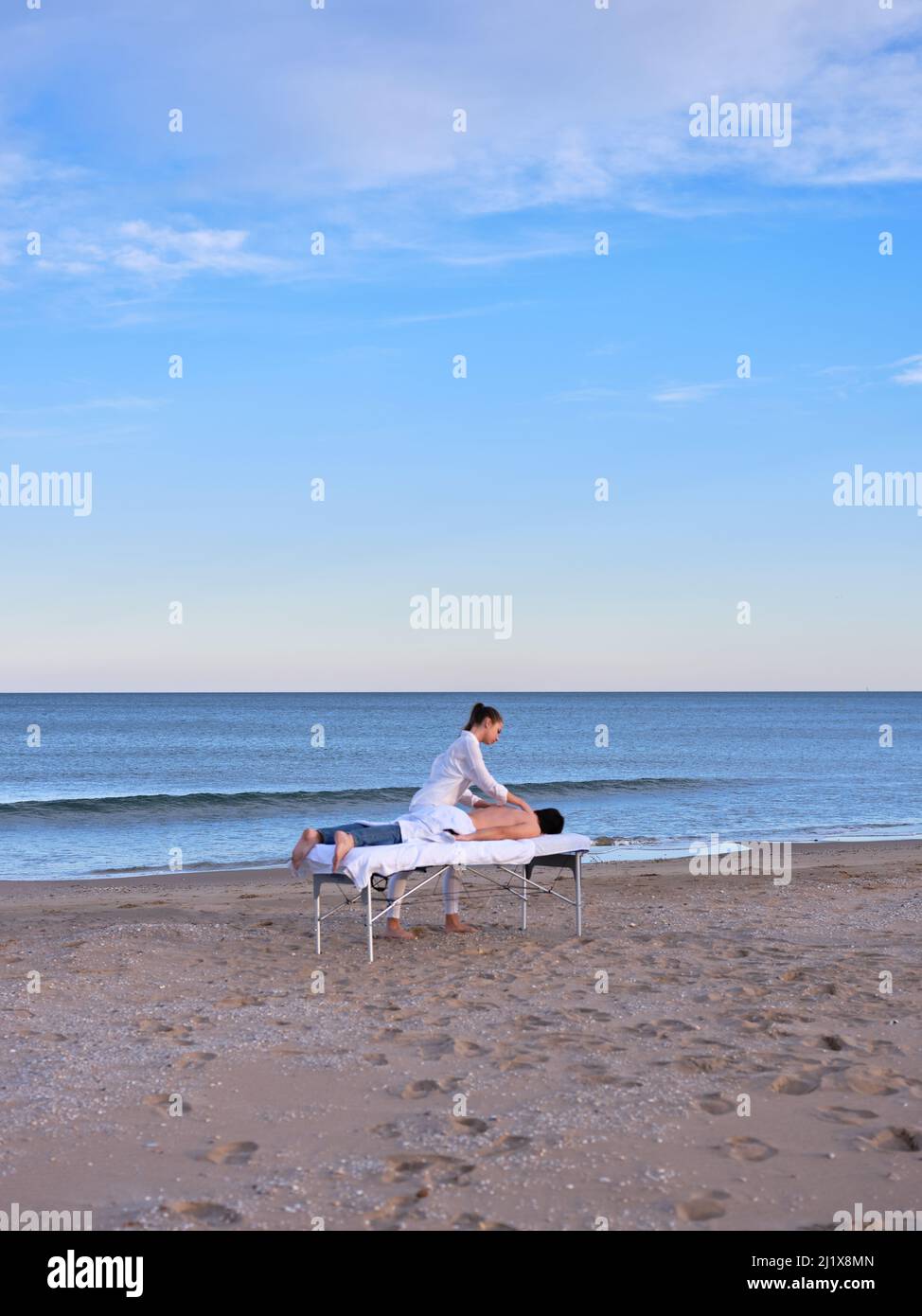 Mann in reha -Fotos und -Bildmaterial in hoher Auflösung – Alamy