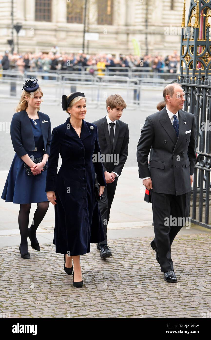 James mountbatten windsor -Fotos und -Bildmaterial in hoher Auflösung ...