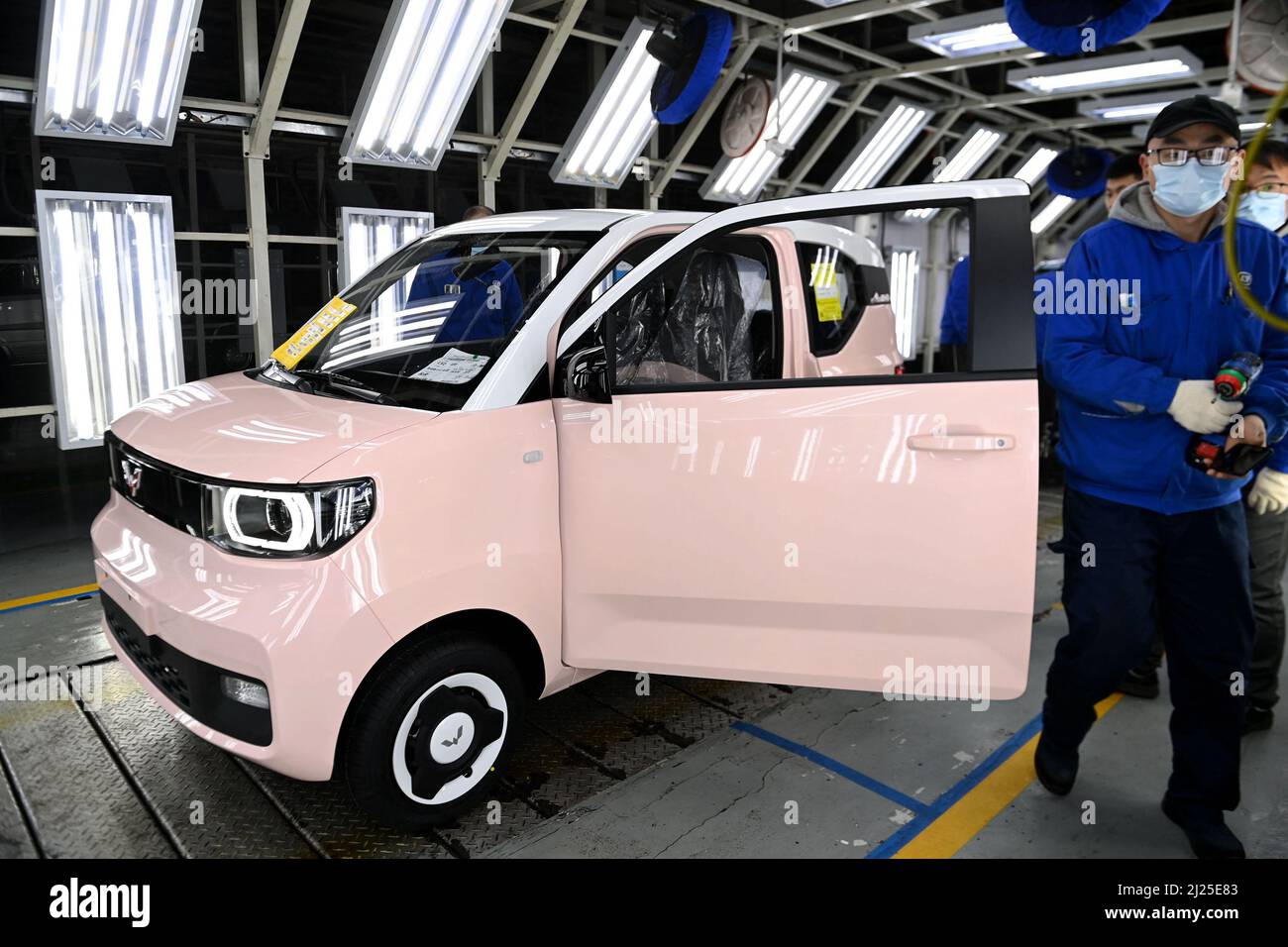 Saic gm wuling -Fotos und -Bildmaterial in hoher Auflösung – Alamy