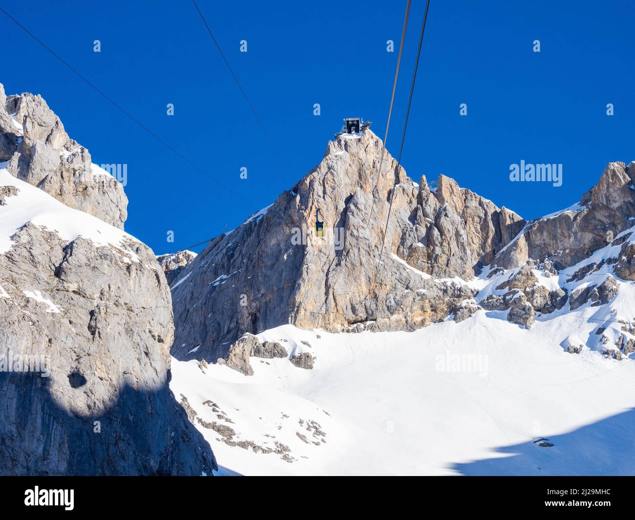 Seilbahn zum gletscher dachstein -Fotos und -Bildmaterial in hoher ...