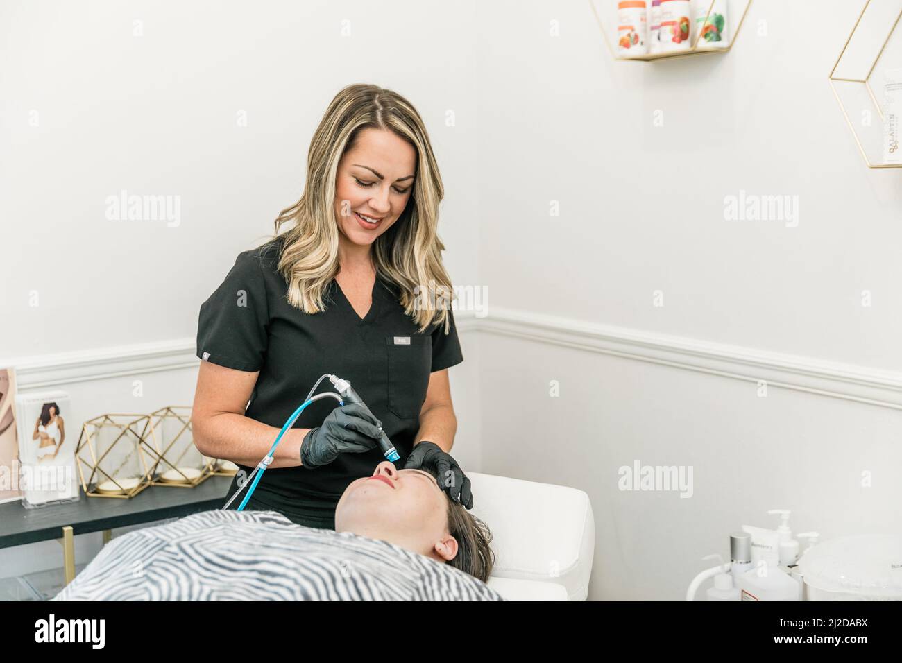 Nicht invasive behandlung -Fotos und -Bildmaterial in hoher Auflösung ...