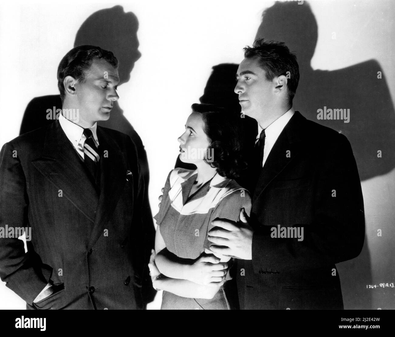 Alfred hitchcock teresa wright Schwarzweiß-Stockfotos und -bilder - Alamy