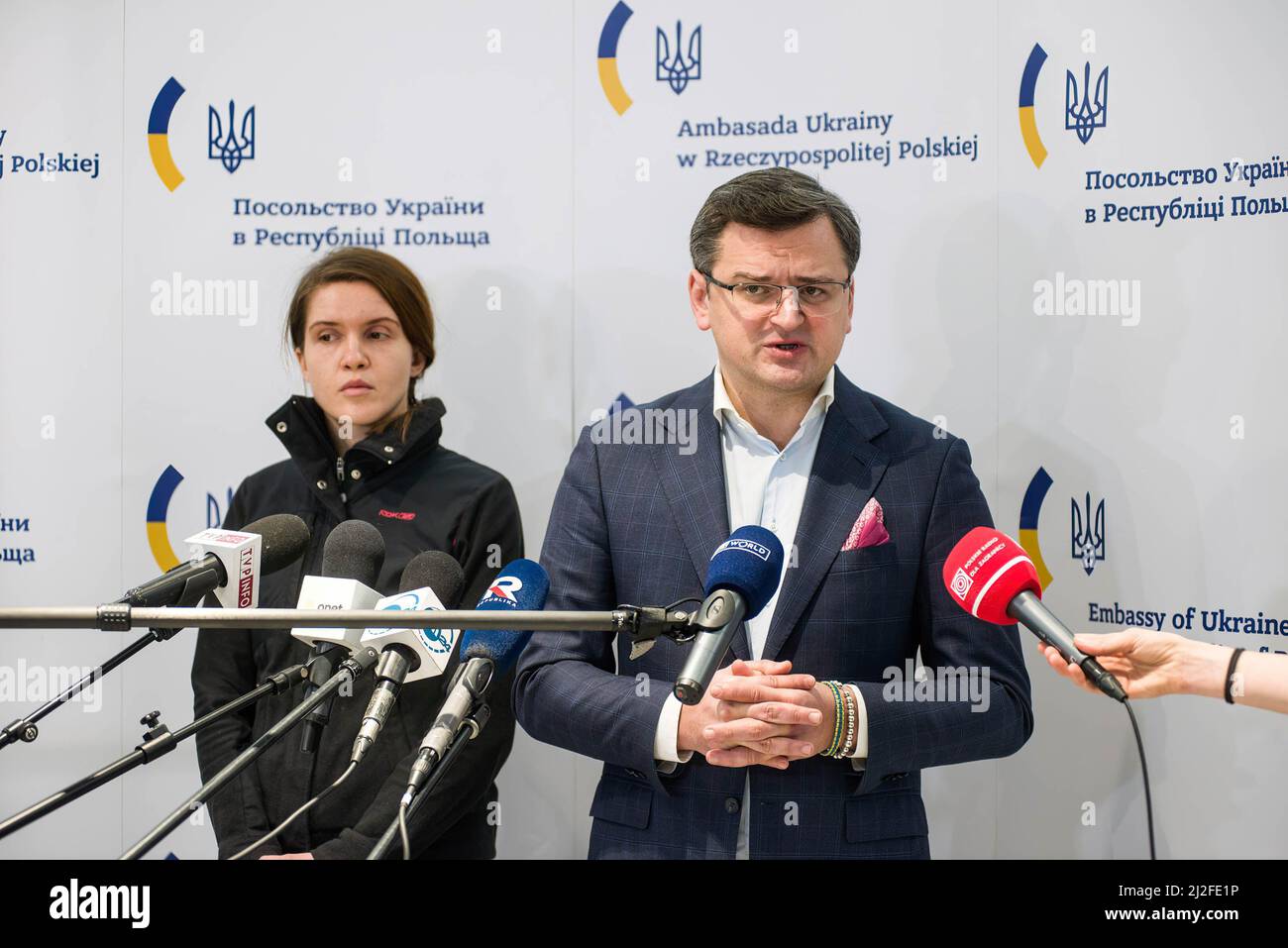 Warschau, Polen. 01. April 2022. Dmytro Kuleba und Mariana Bezugla ...