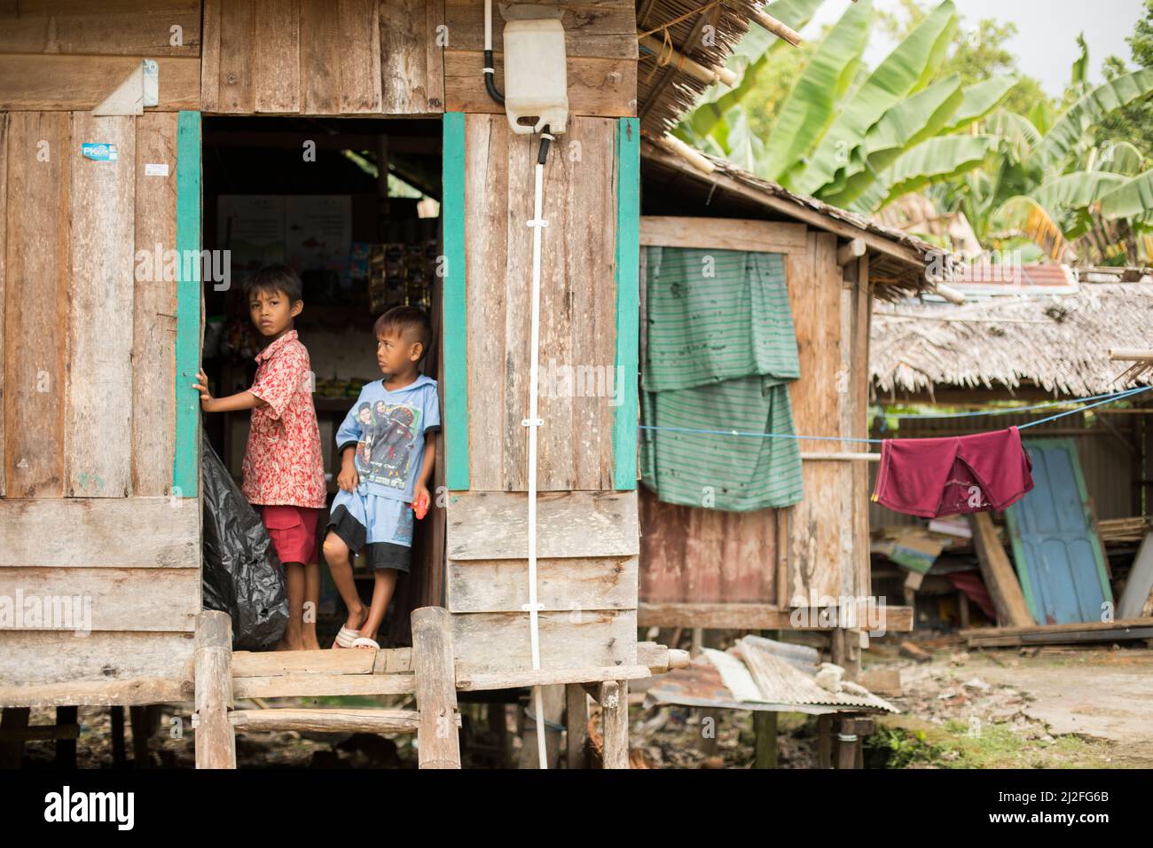 Indonesien kinder slums -Fotos und -Bildmaterial in hoher Auflösung – Alamy