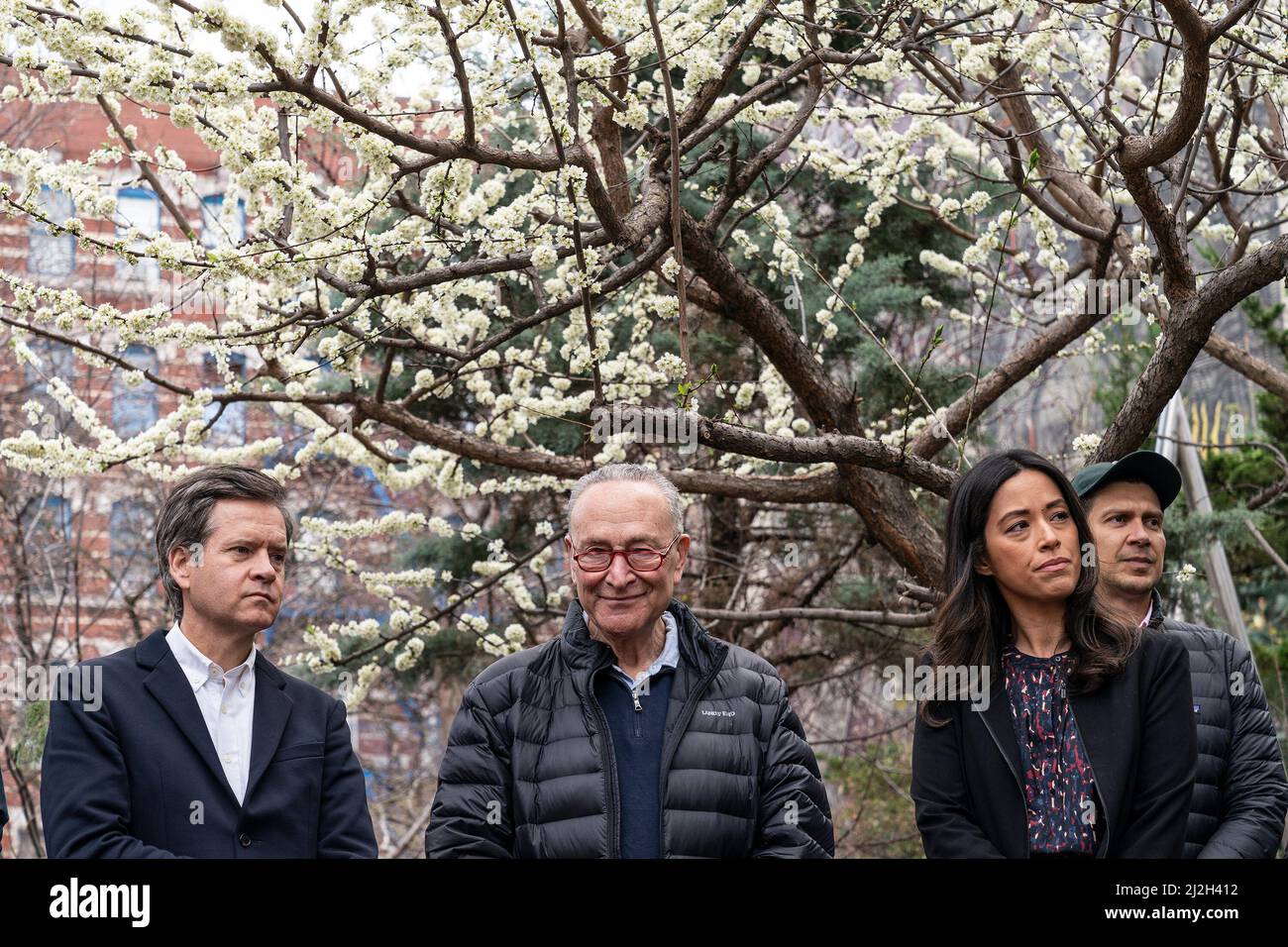 New York, New York, USA. 1. April 2022. U. S. der Mehrheitsführer des ...