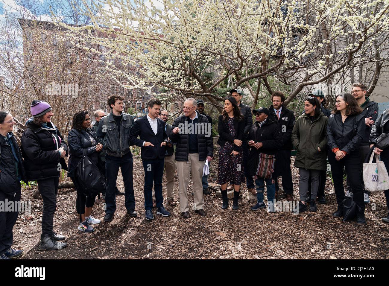 New York, New York, USA. 1. April 2022. U. S. der Mehrheitsführer des ...
