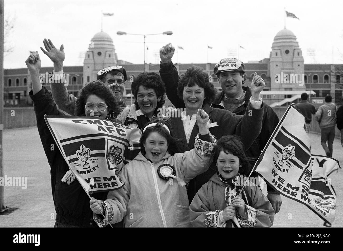 Emley gegen Colne Dynamoes F.C. beim Finale der Football Association ...