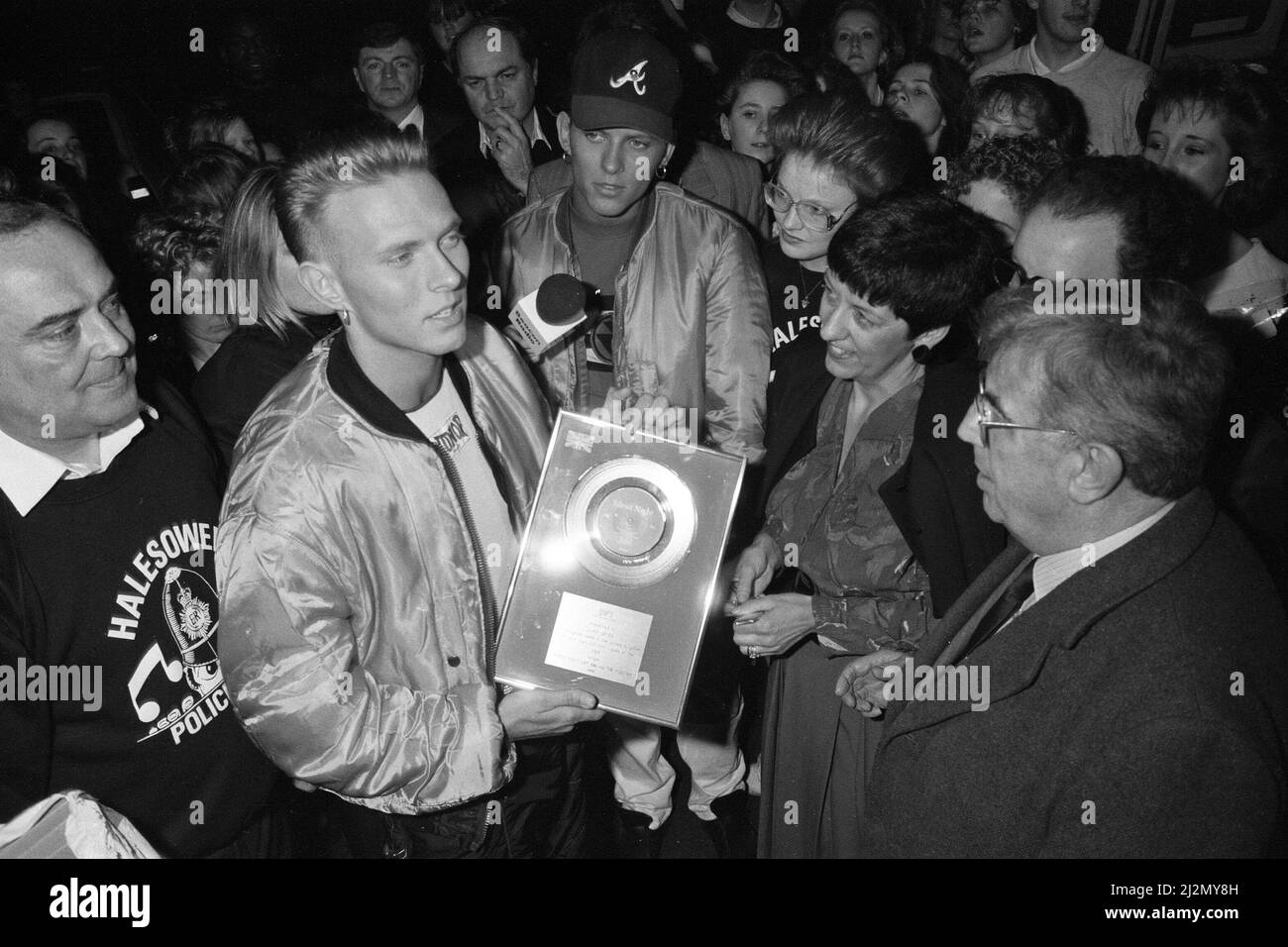 Matt und Luke Goss von Bros besuchen das Hayley Green Hospital ...