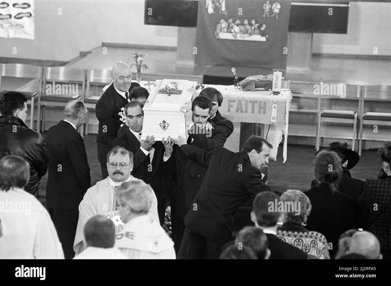 Die Beerdigung von James Bulger, Sacred Heart Church, Kirkby. Ralph ...