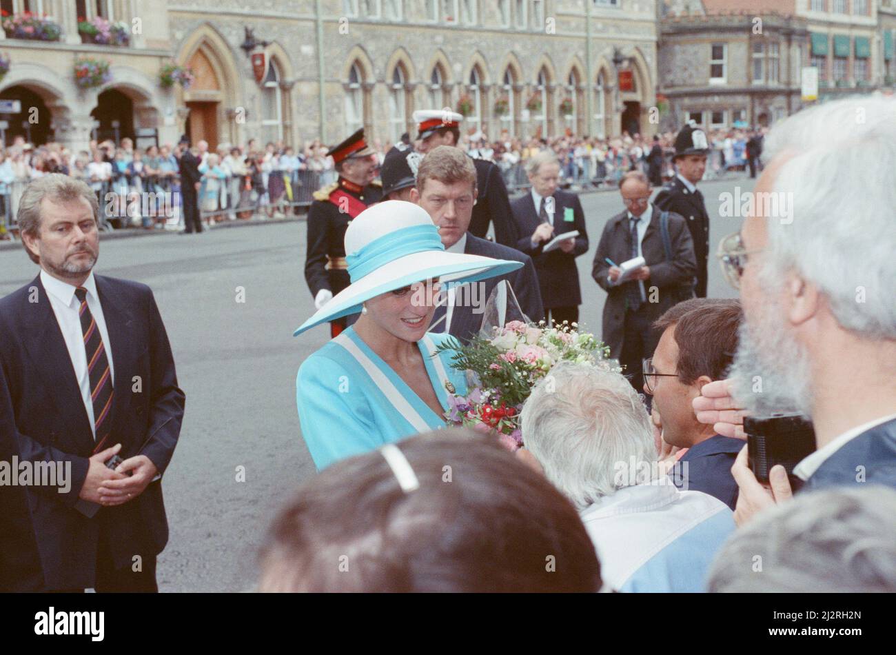 Prinzessin Diana, die Prinzessin von Wales, besucht die Winchester ...