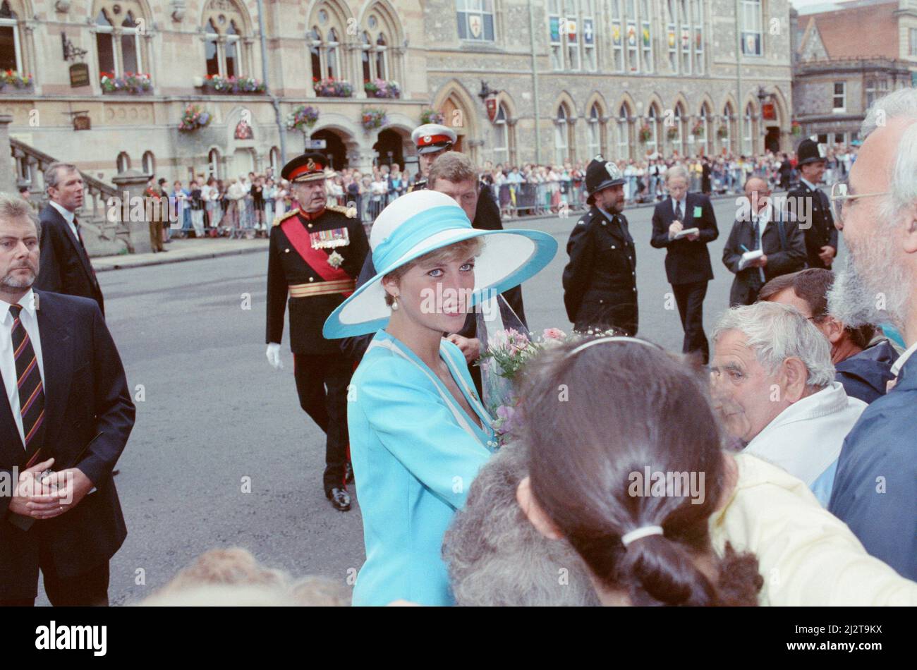 Prinzessin Diana, die Prinzessin von Wales, besucht die Winchester ...