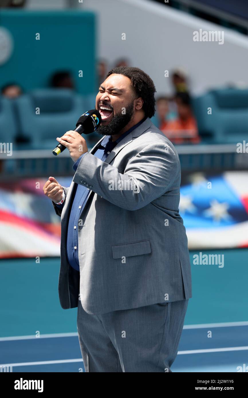 MIAMI GARDENS, FLORIDA - 03. APRIL: Singen der Nationalhymne. Matthew ...