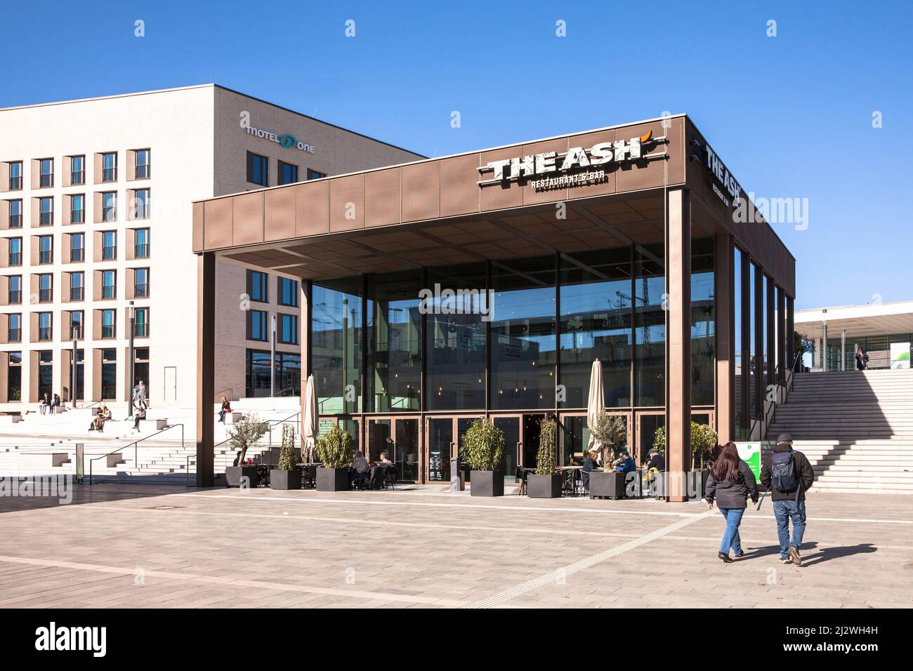 Restaurant The Ash und das Motel One Hotel in der MesseCity im ...