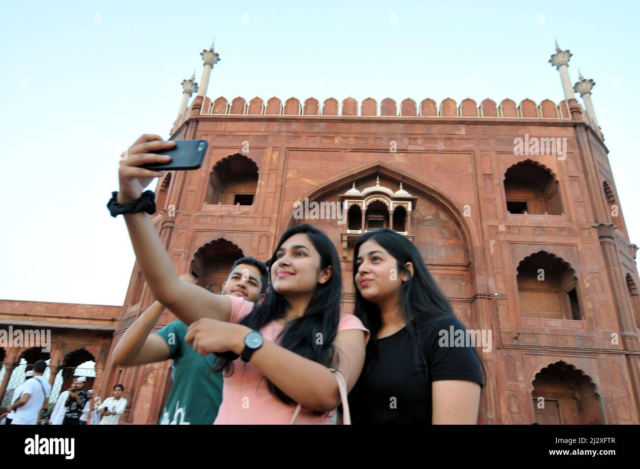 Am ersten Ramadan-Tag in der Nähe des Jama Masjid in Neu-Delhi, Indien ...