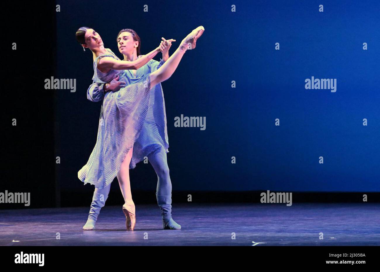 4. April 2022, NEAPEL: Die russische Tänzerin Maria Yakovleva und die ...