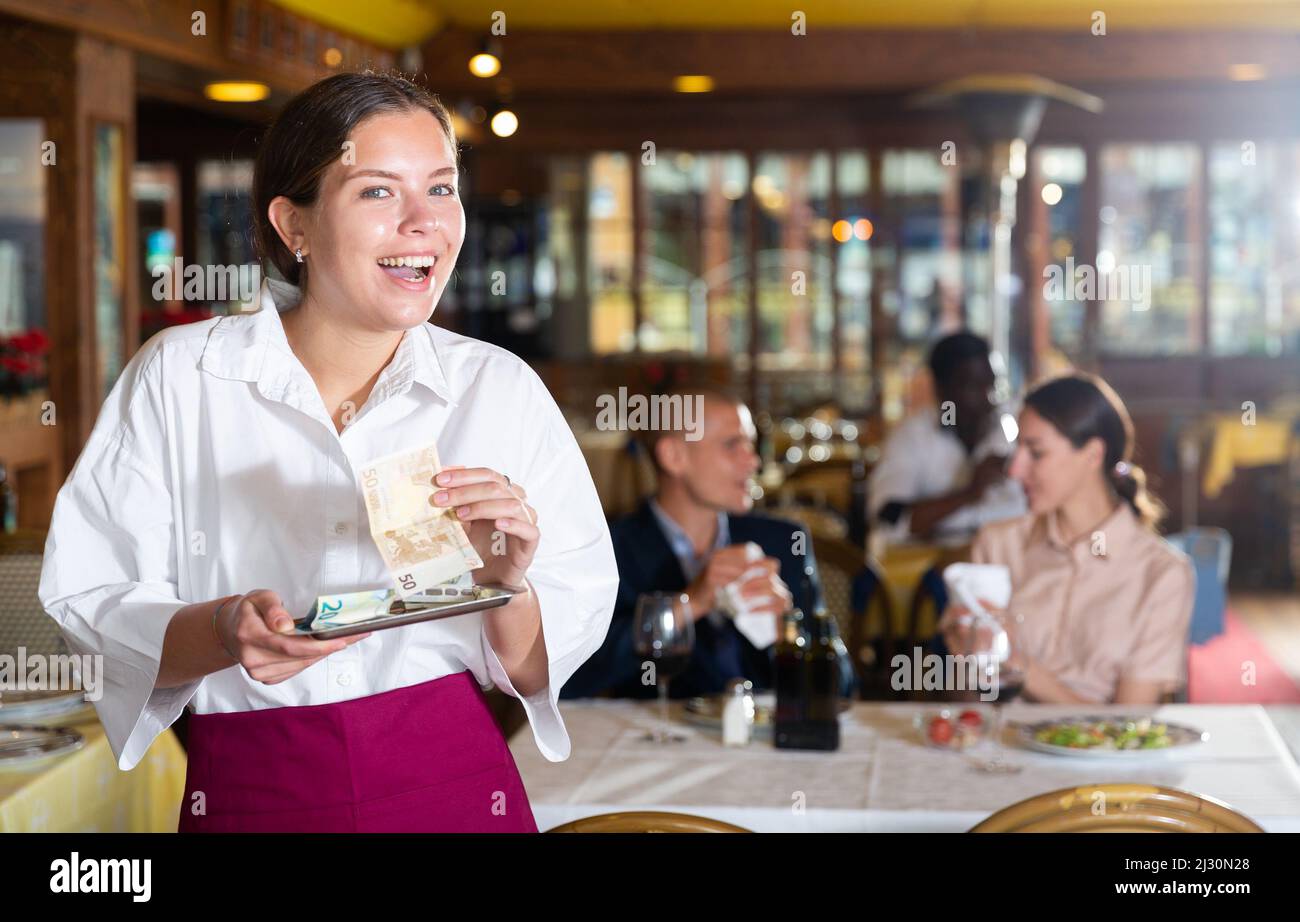 Kellner tipps -Fotos und -Bildmaterial in hoher Auflösung – Alamy