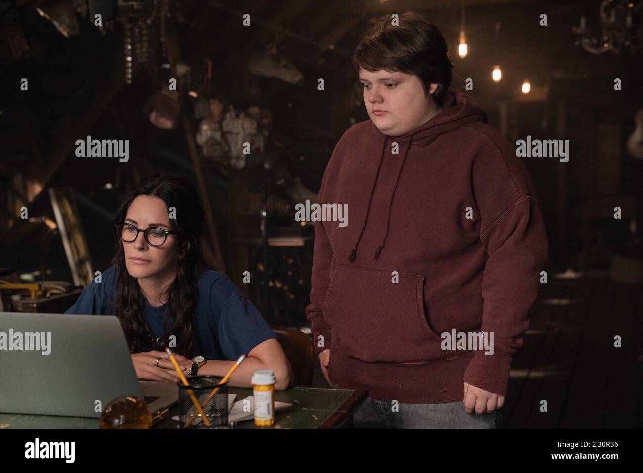 SHINING VAL, von links: Courteney Cox, Dylan Gage, Chapter Three - The ...