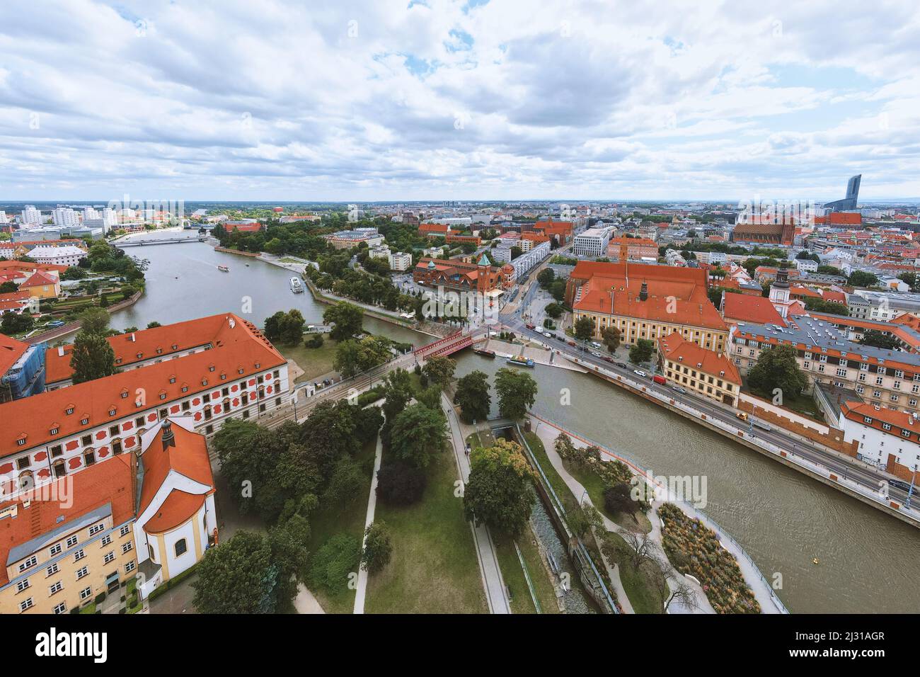 Panorama der Stadt Breslau in Polen. Straße von Breslau, Luftaufnahme ...