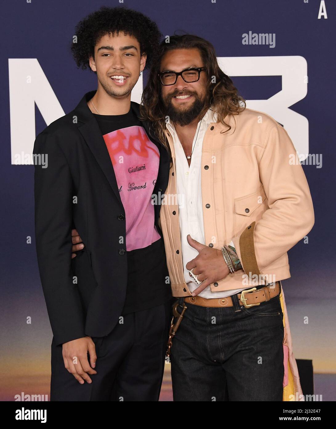 (L-R) Archie Madekwe und Jason Momoa bei der PREMIERE IM KRANKENWAGEN ...