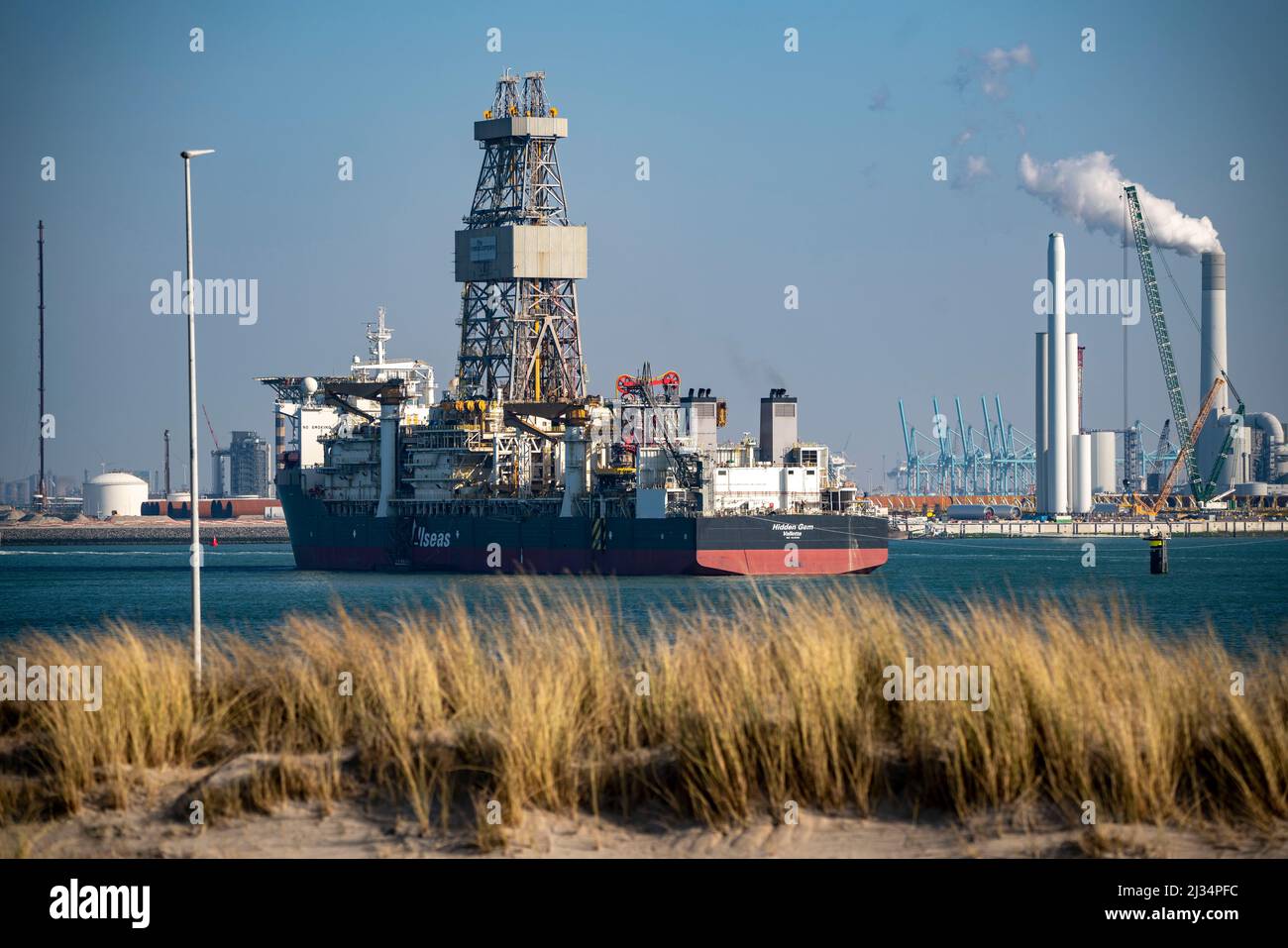 Das Bohrschiff Hidden Gem of the Metals Company, das im Hafen von ...