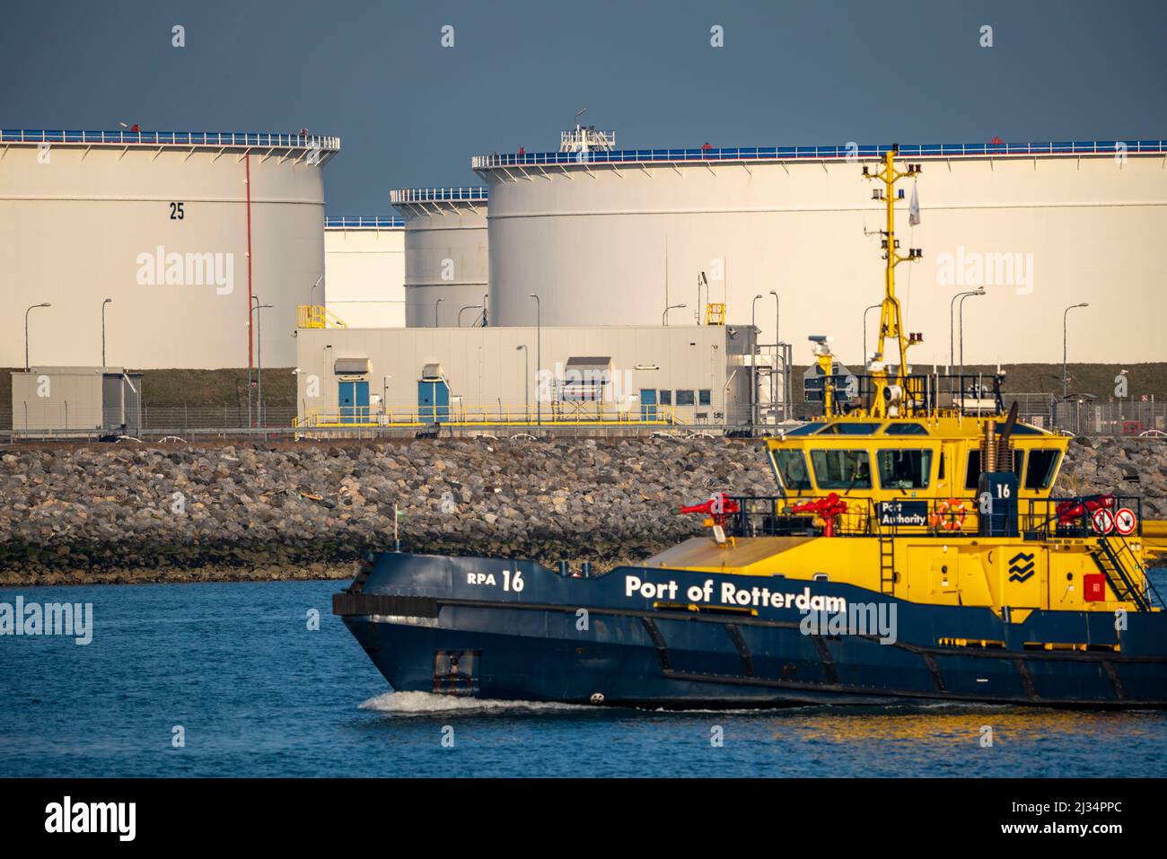 Maasvlakte olie terminal -Fotos und -Bildmaterial in hoher Auflösung ...