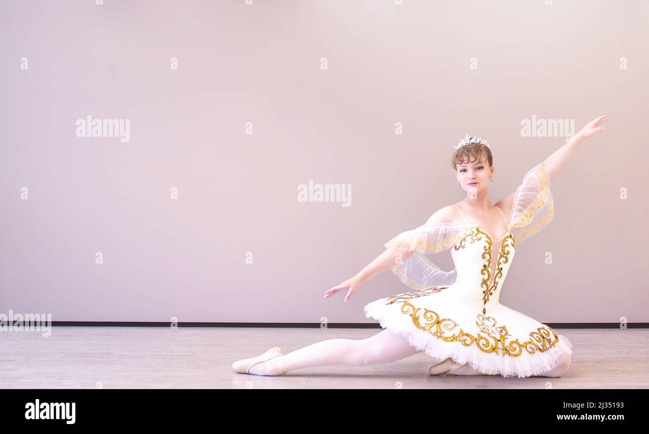 Posiciones de ballet -Fotos und -Bildmaterial in hoher Auflösung – Alamy