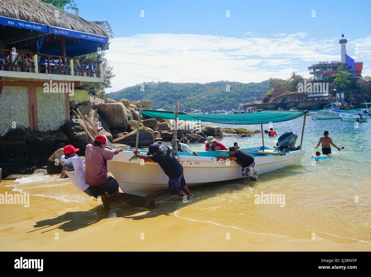 Playa caletilla beach acapulco mexico -Fotos und -Bildmaterial in hoher Auflösung – Alamy