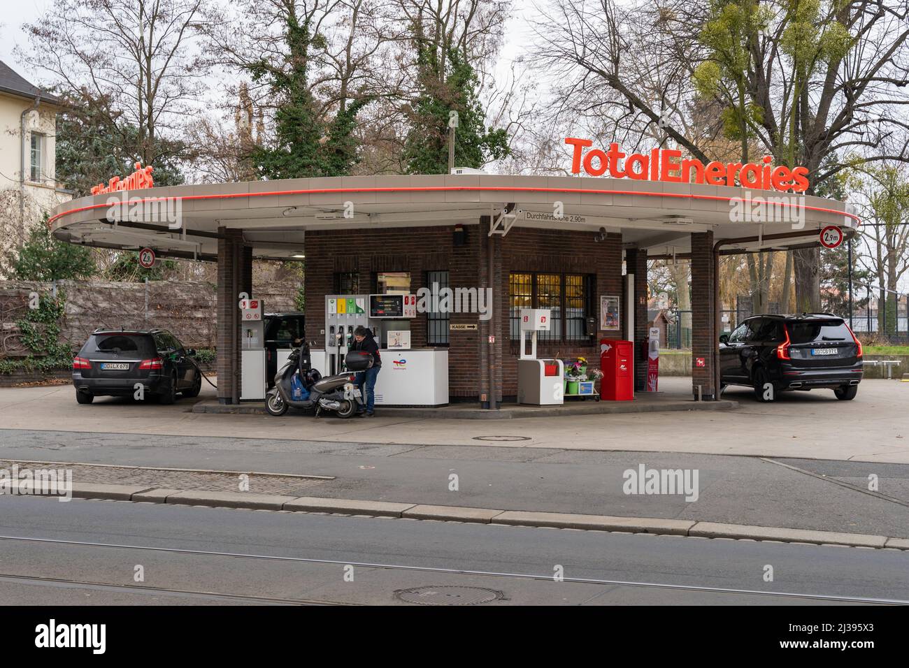 Totalenergies total tankstelle -Fotos und -Bildmaterial in hoher ...