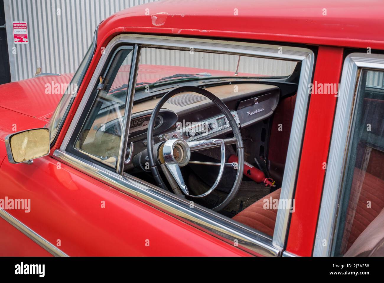 Auto seitlich interieur -Fotos und -Bildmaterial in hoher Auflösung – Alamy