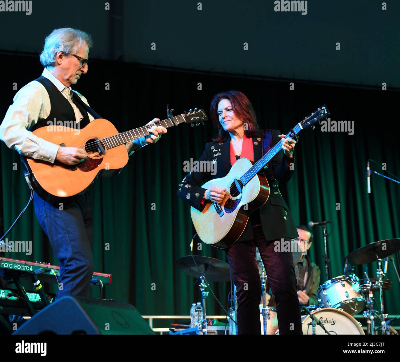 6. April 2022, Norfolk, Virginia, USA: ROSANNE CASH und JOHN LEVENTHAL ...
