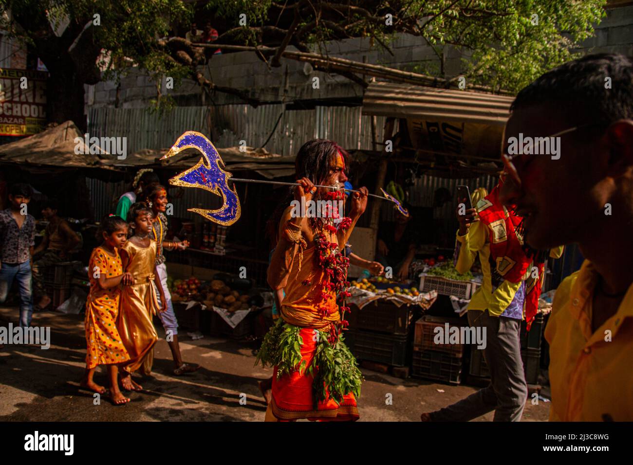 Hooghly, Westbengalen, Indien. 6. April 2022. Die Wurzel ist die ...