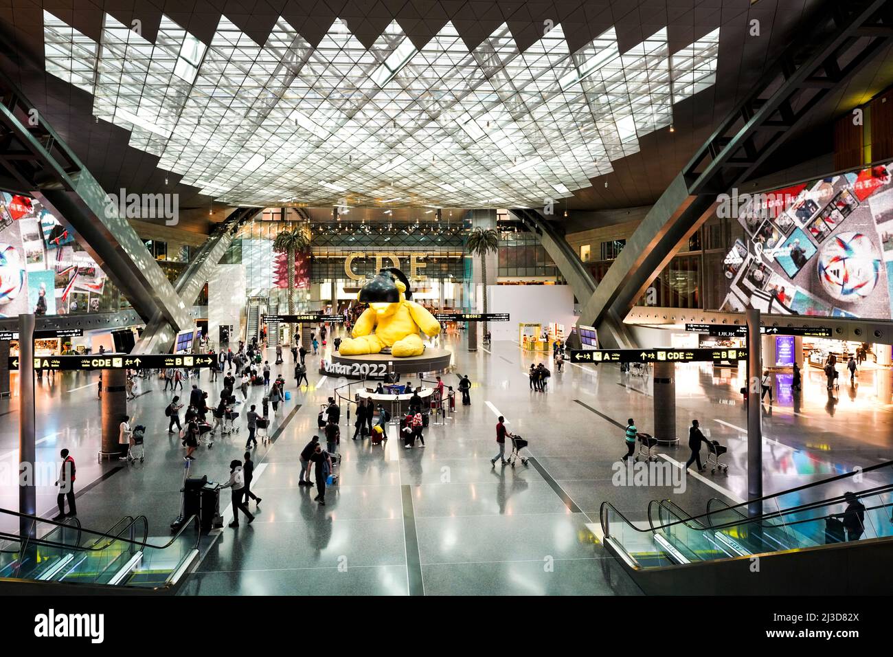 Doha flughafentransit -Fotos und -Bildmaterial in hoher Auflösung – Alamy