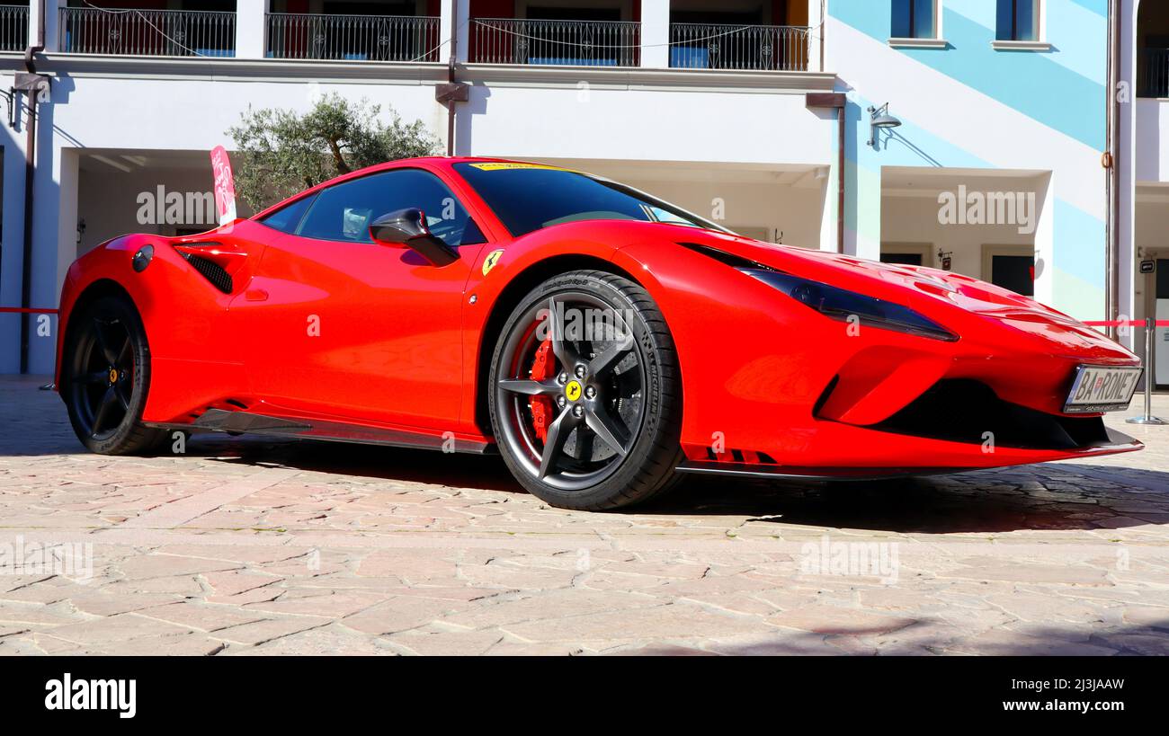 Ferrari F8 Tributo. Ferrari ist ein italienischer Luxus-Sportwagen mit ...
