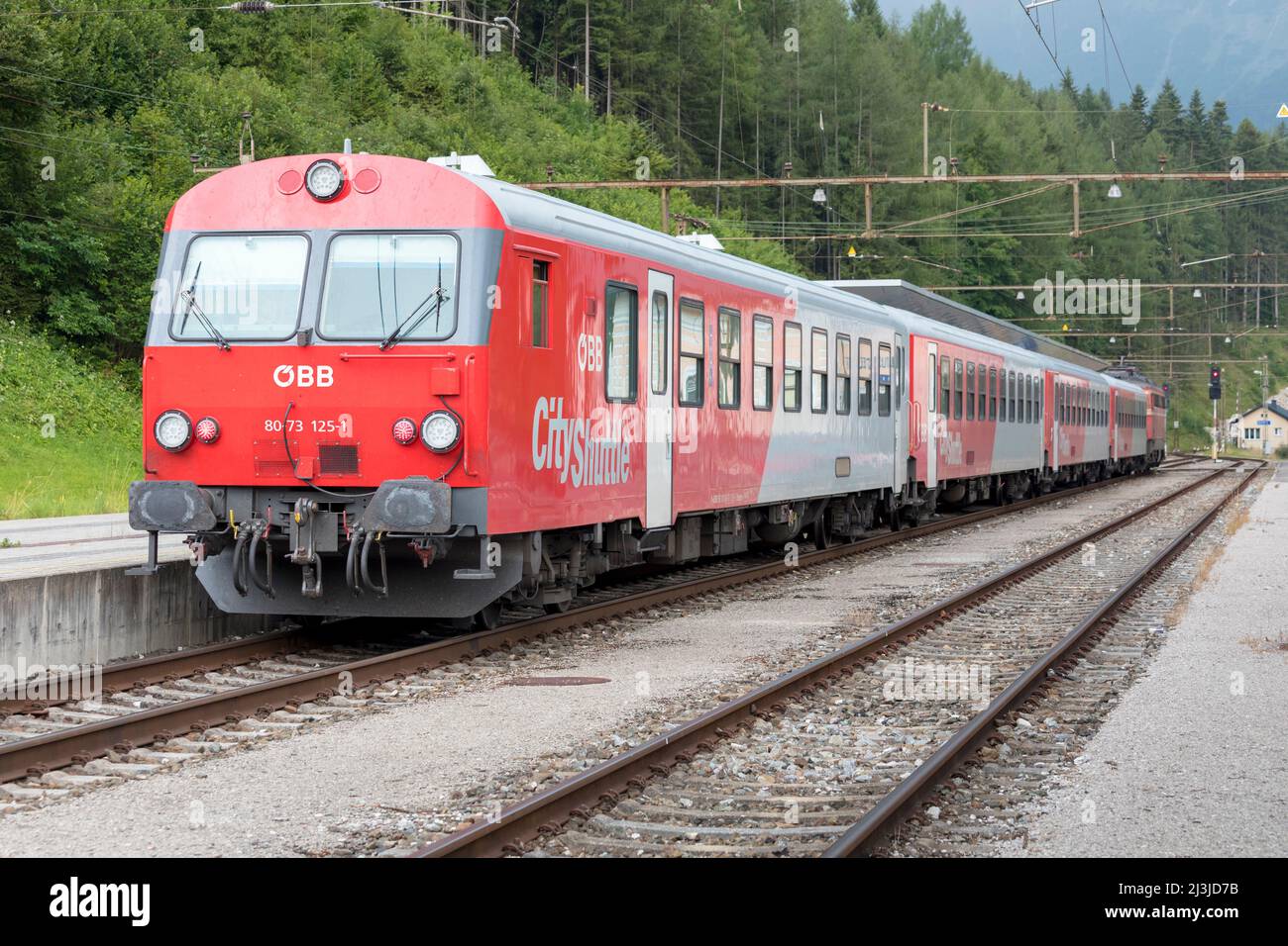 Zug city shuttle betrieben von obb -Fotos und -Bildmaterial in hoher ...