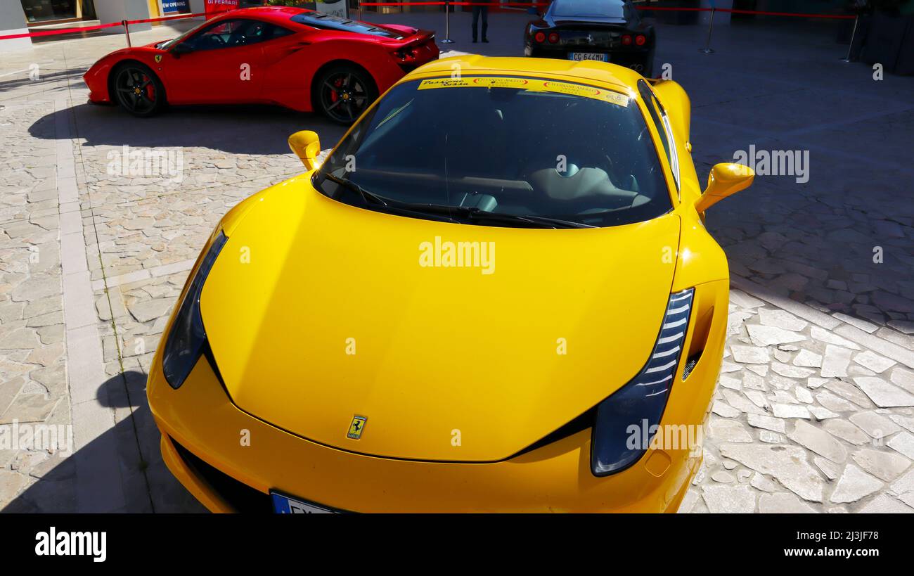 Ferrari 458 Spider. Ferrari ist ein italienischer Luxus-Sportwagen mit ...