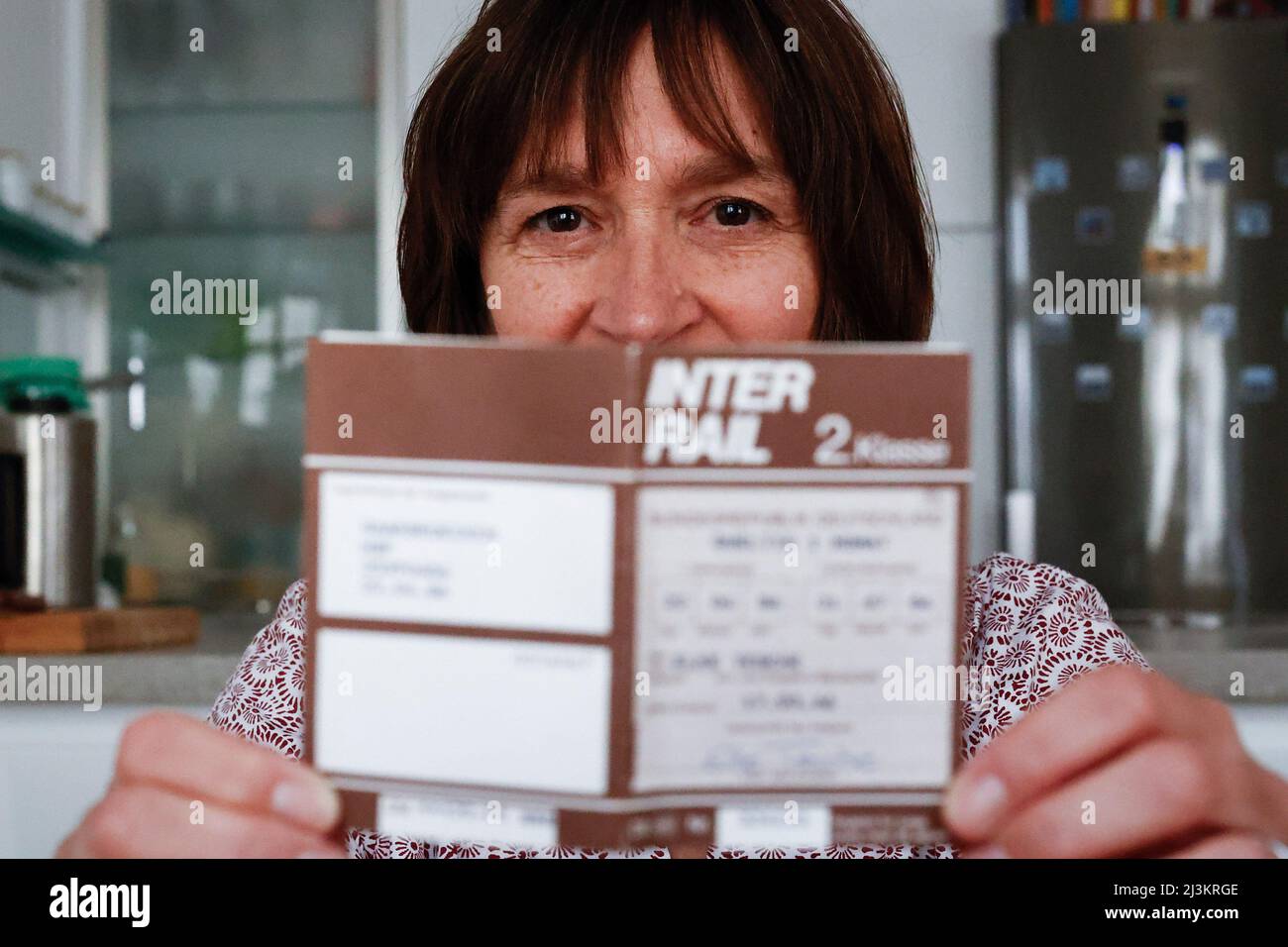 Berlin, Deutschland. 30. März 2022. Elke Tesche, Reisebloggerin, zeigt ...