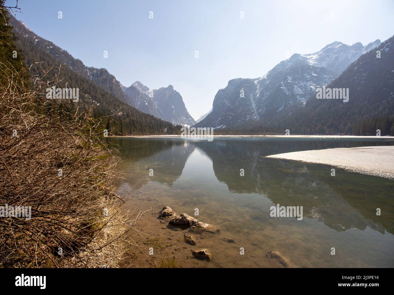 Klar bergsee -Fotos und -Bildmaterial in hoher Auflösung – Alamy
