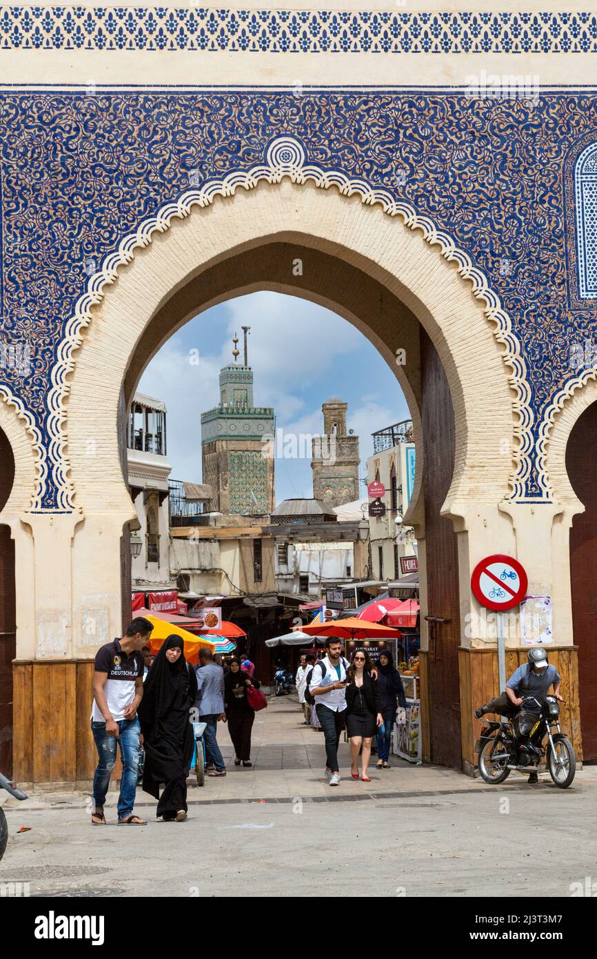 Frau in djellaba -Fotos und -Bildmaterial in hoher Auflösung – Alamy