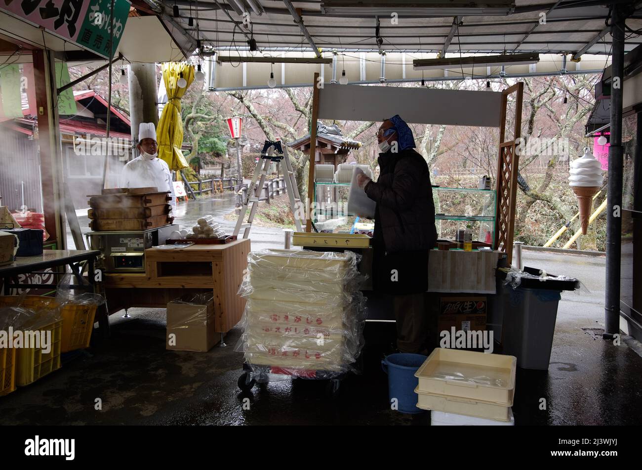 ina, nagano, japan, 2022/10/04 , Street Food steht im Takato Joshi Park ...