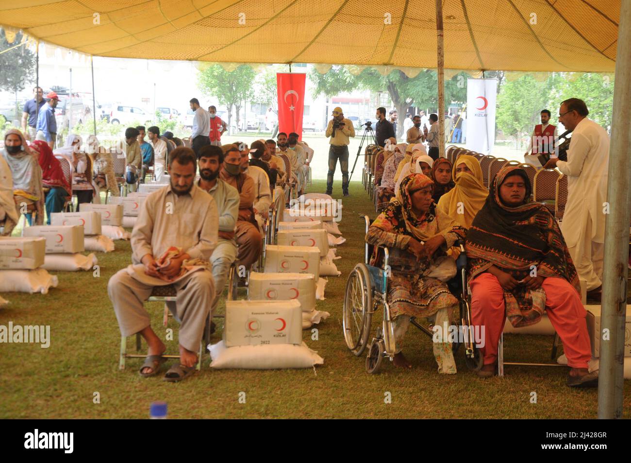 Islamabad, Pakistan. 11. April 2022. Die Ration wurde in Zusammenarbeit ...