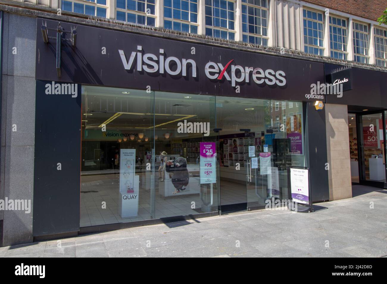 Vision express shop logo -Fotos und -Bildmaterial in hoher Auflösung ...