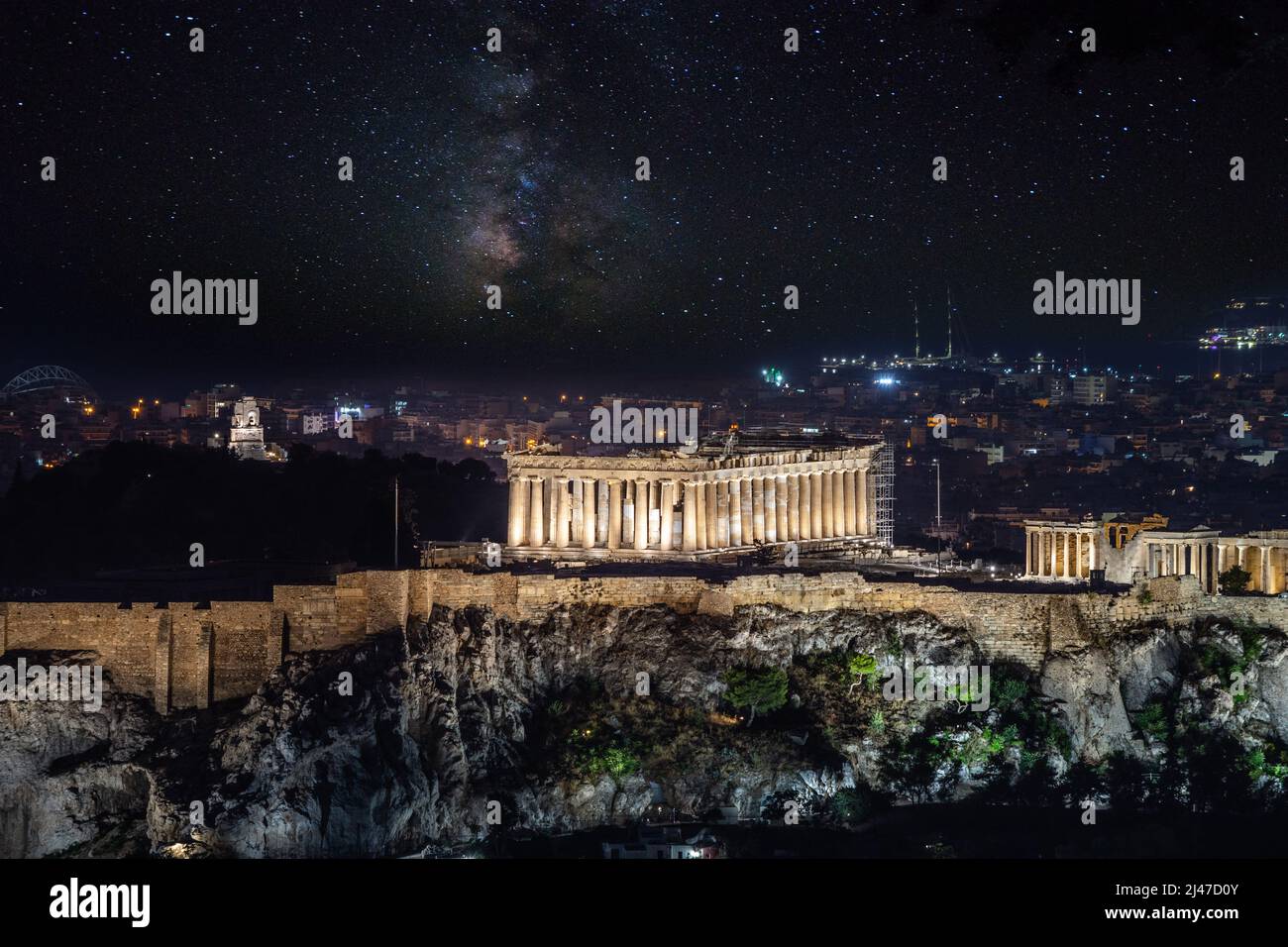 Die Akropolis mit dem Parthenon und das Herodion Theater. Blick vom ...