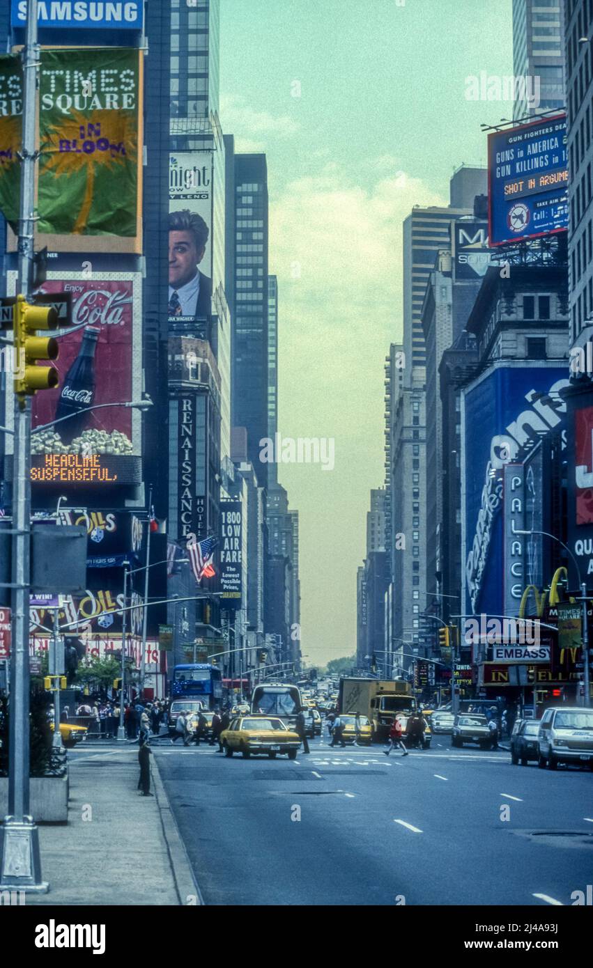 90s times square -Fotos und -Bildmaterial in hoher Auflösung – Alamy