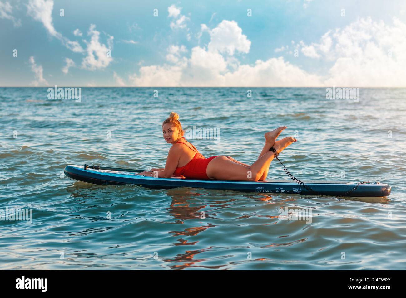 Dicke frauen in bikini -Fotos und -Bildmaterial in hoher Auflösung – Alamy
