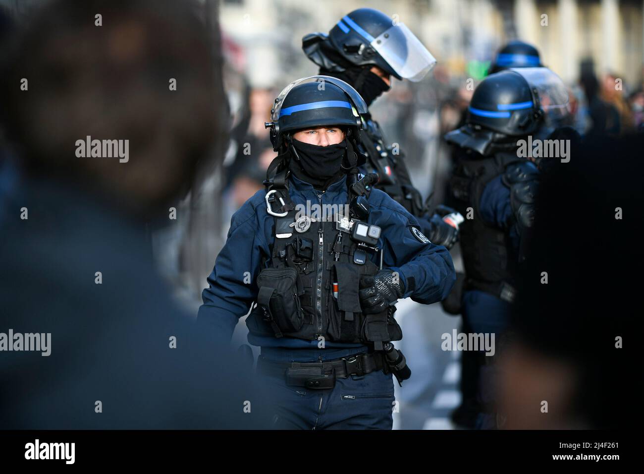 Crs french riot police force -Fotos und -Bildmaterial in hoher ...