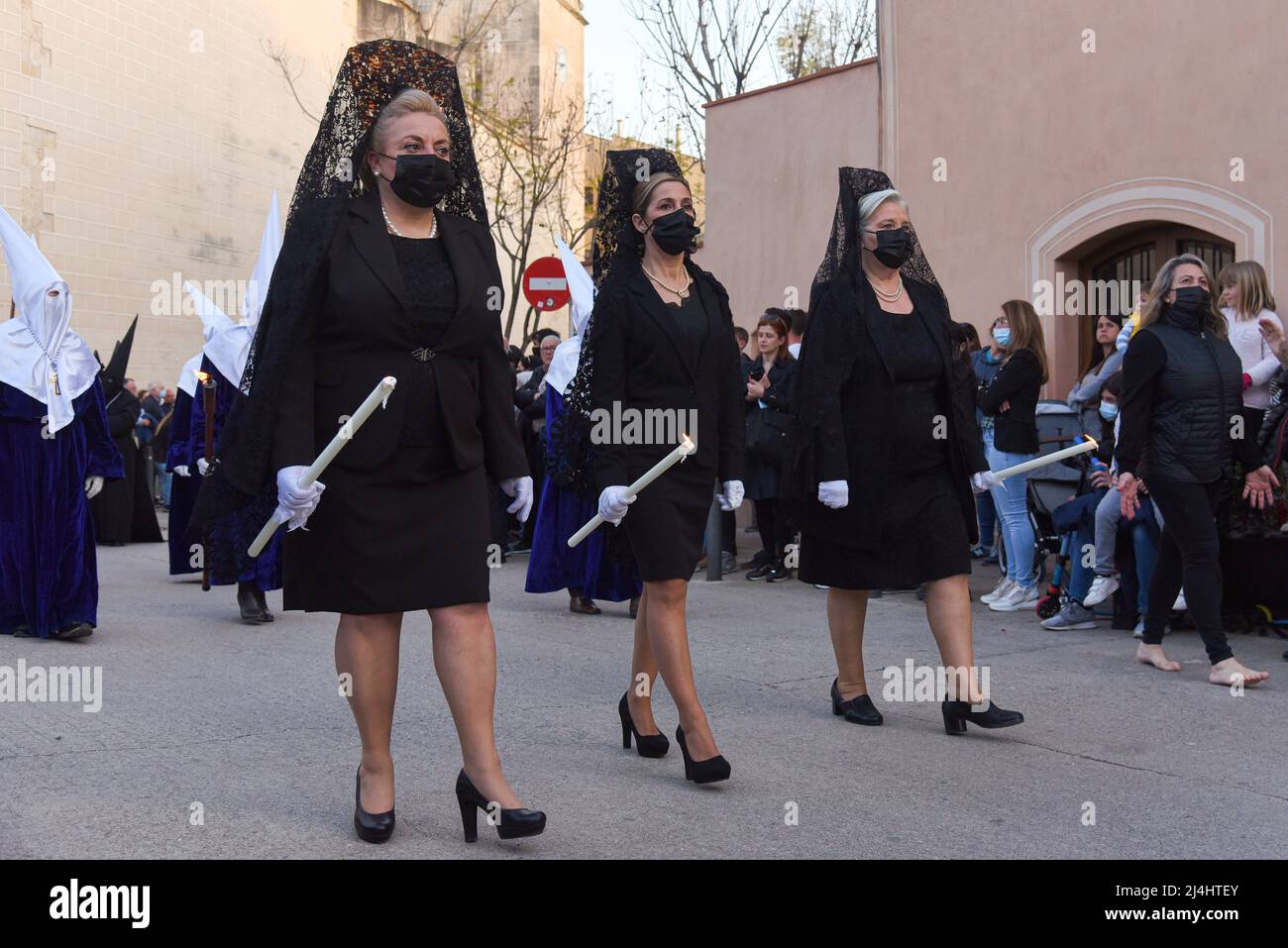 Frauen gekreuzigt werden -Fotos und -Bildmaterial in hoher Auflösung – Alamy